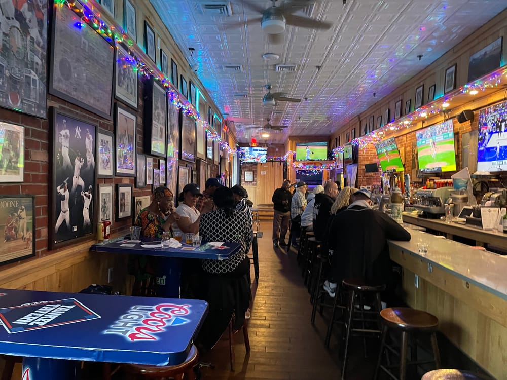 How to eat around Yankee Stadium (so you don't eat inside Yankee Stadium)